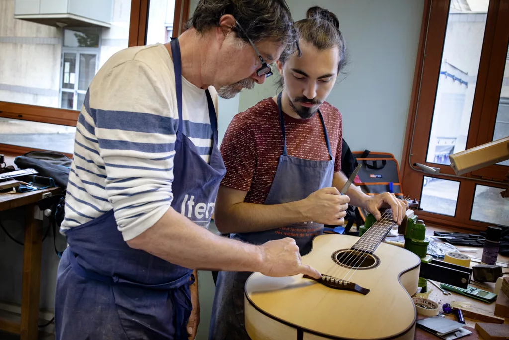 formation luthier guitare - Itemm
